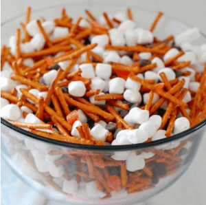 Snowman Snack Mix - Mmmm Good